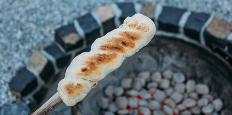 So gelingt dein Stockbrot (auch ohne Lagerfeuer) - Magazin