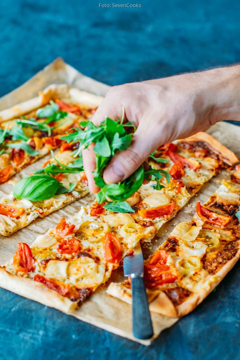 Flammkuchen Mit Tomate Und Rucola