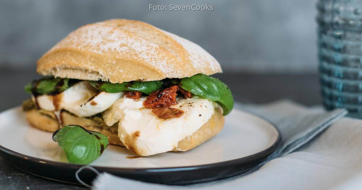 Italian-Caprese-Sandwich | SevenCooks